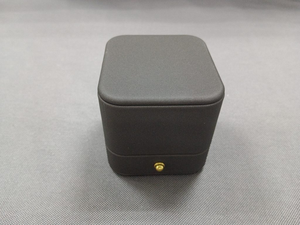 Rounded Corner Gold Buckle Ring Jewelry Package Box – Elegant and ...